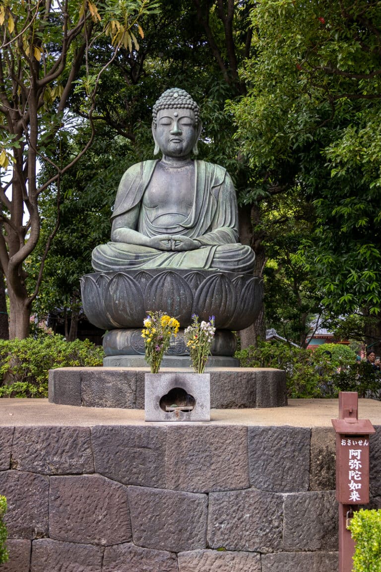 Tokyo Itinerary: Spend 2 Days Exploring this Vibrant City 👺