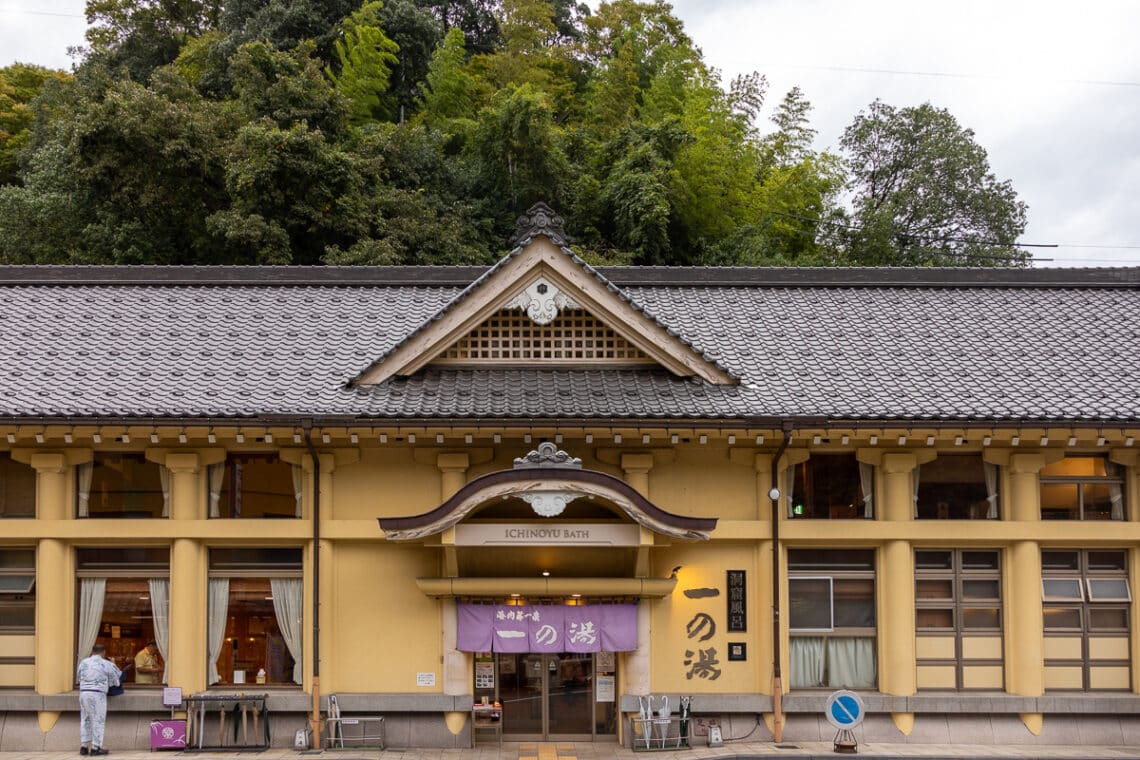 How to Use an Onsen in Japan Guide (for Shy People) ♨️